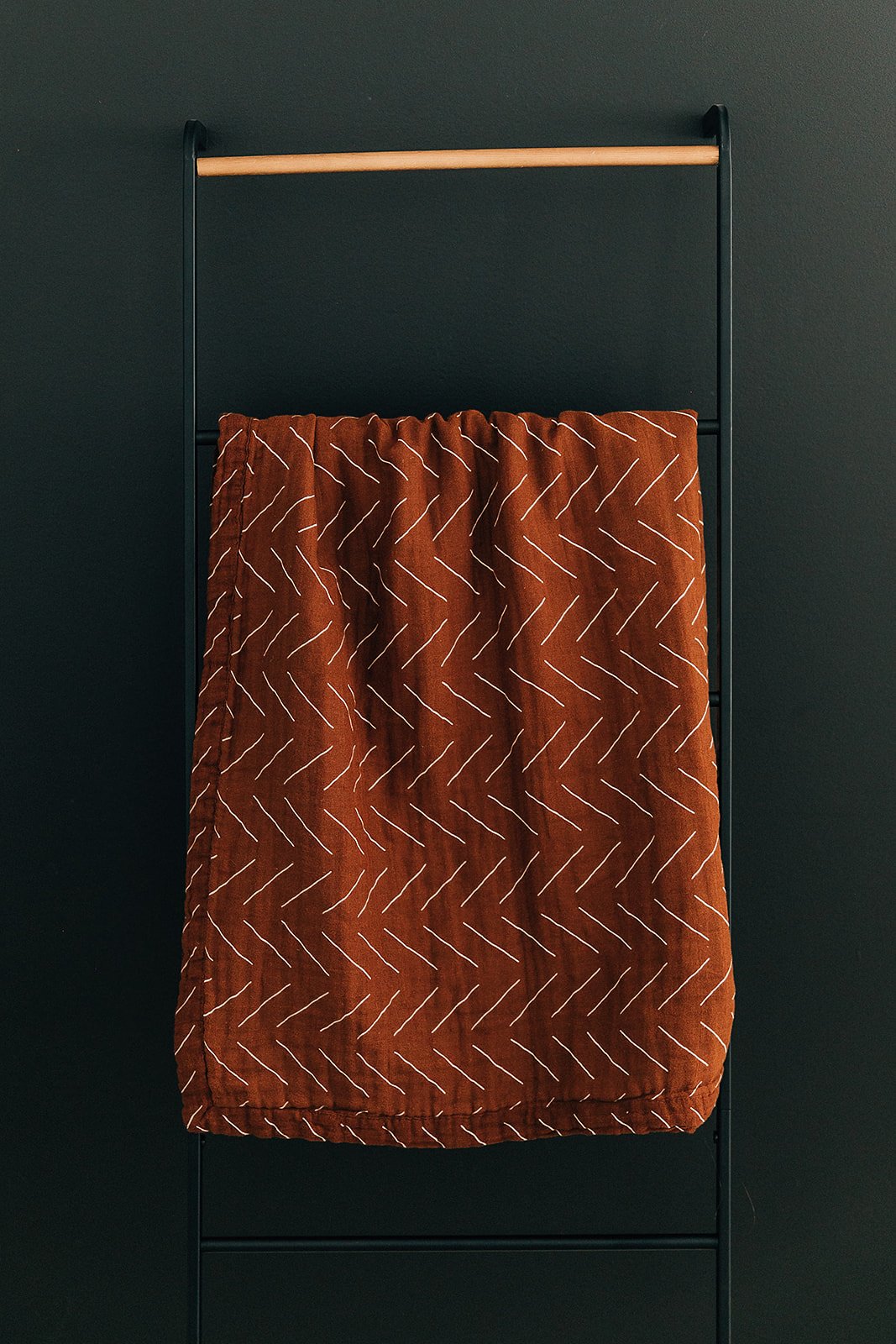Rust Mudcloth Muslin Quilt by Mebie Baby – Avery and Everett