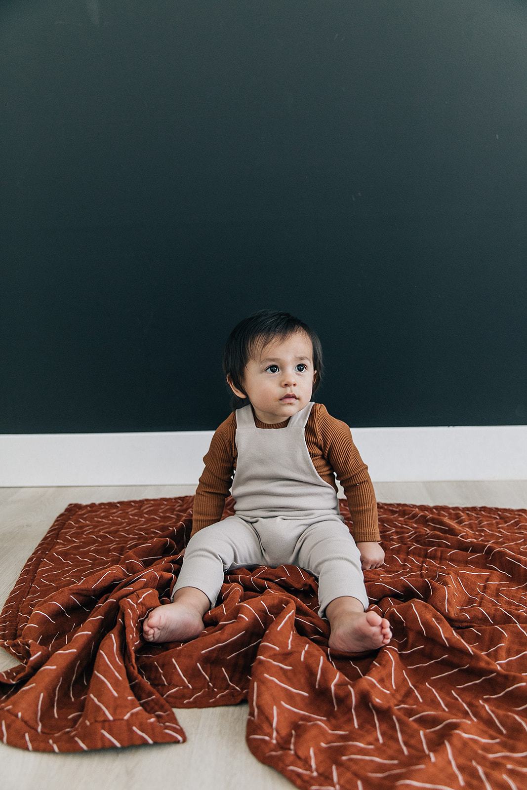 Rust Mudcloth Muslin Quilt by Mebie Baby – Avery and Everett